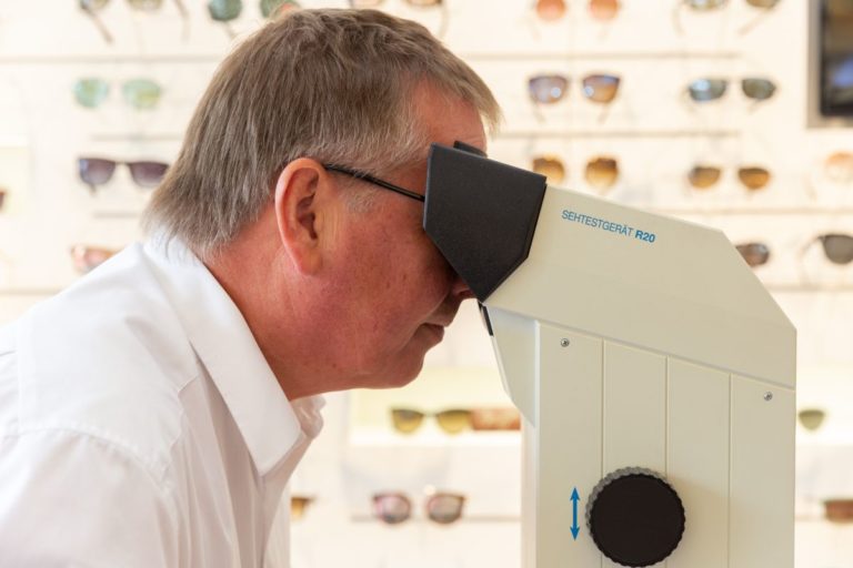 Führerschein-Sehtest - blickkontakt Brillen und Kontaktlinsen Dobe